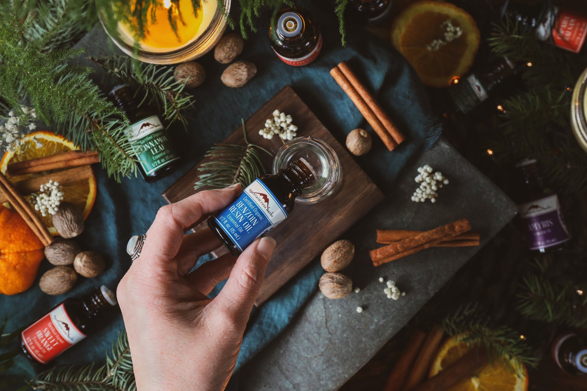 Holiday Scents: 3 Essential Oil Blends for the Winter Season