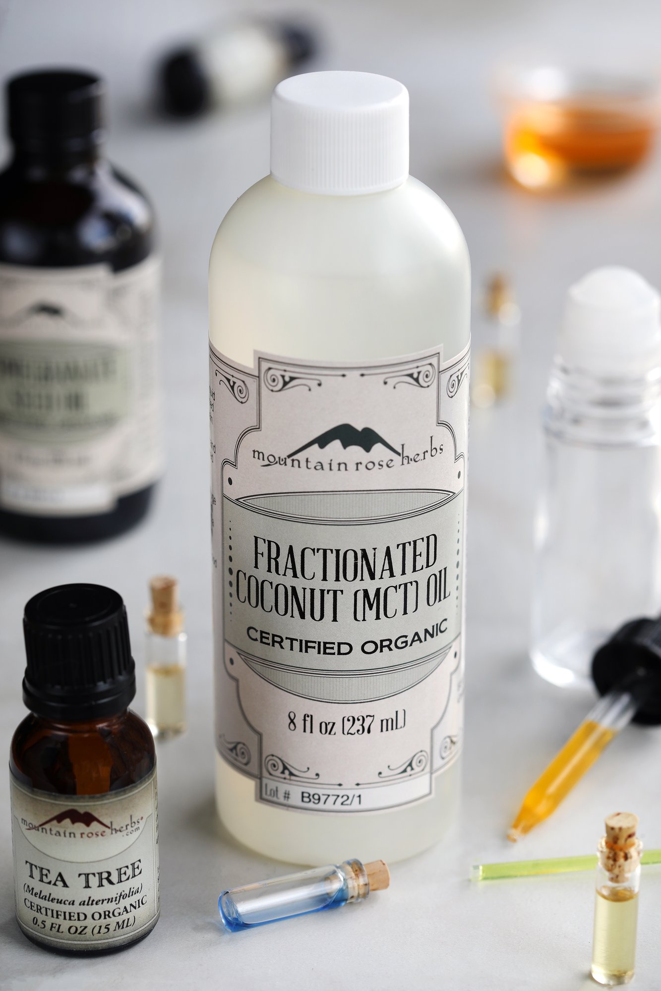 Guide to MCT / Fractionated Coconut Oil + 4 Ways to Use It